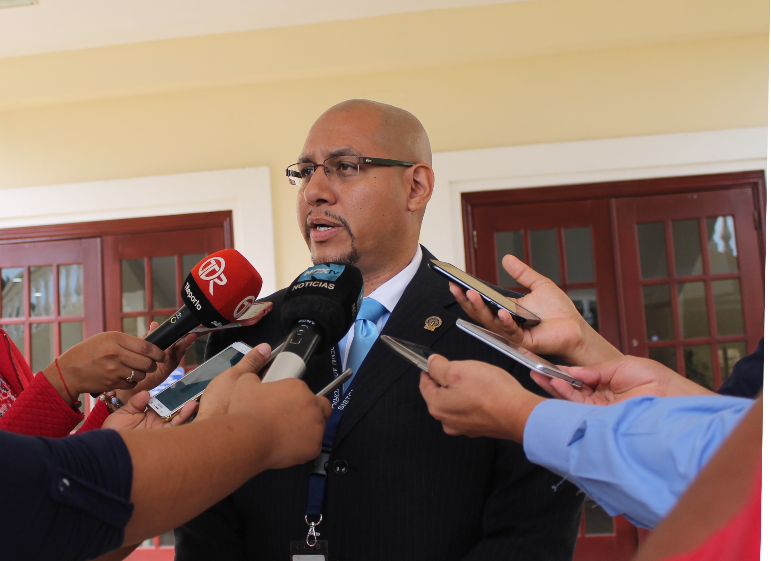 47 años y un mes para William Dathan Holbert y 26 años y 4 meses para ...